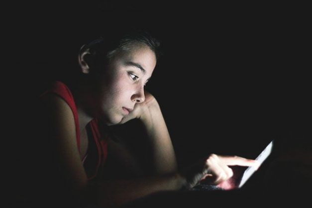 How much screen time is too much? - Digital Detox - Time to Log Off